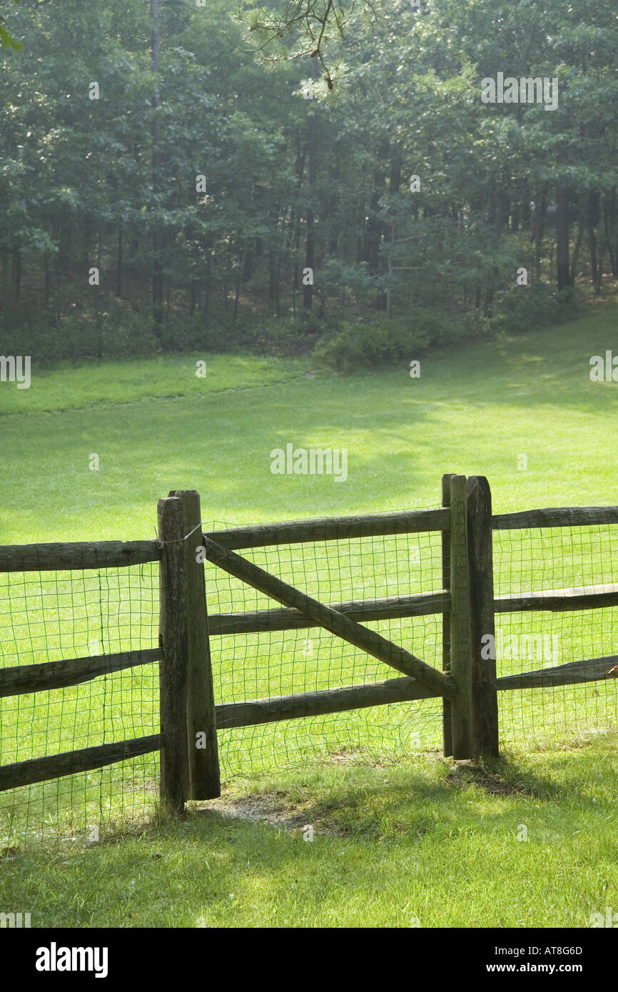 Wooden farm gates trees hi-res stock photography and images - Alamy