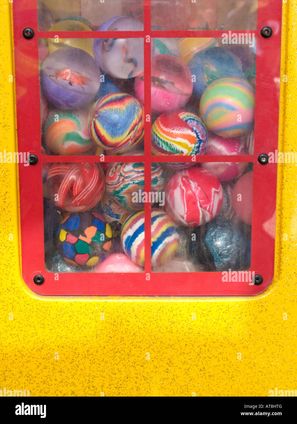 Gumball vending machine hi-res stock photography and images - Alamy