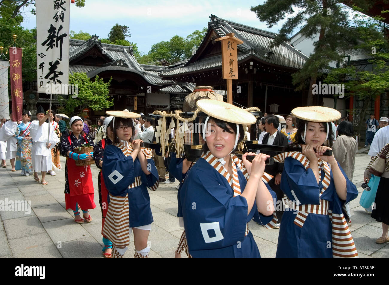 traditional dress and procession for tea ceremony Yasaka jinja shrine ...