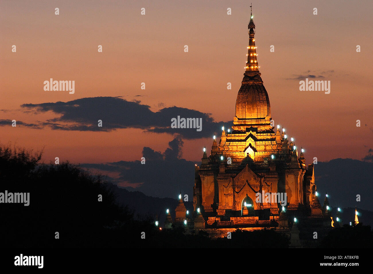 Temple lightup Bagan plain Burma Myanmar Stock Photo - Alamy