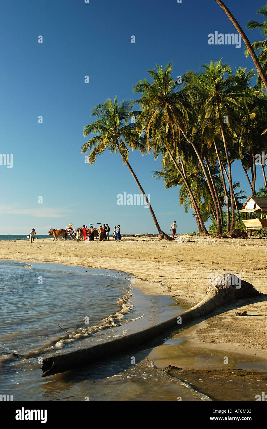 Burmese tourists Chaungtha Beach Burma Myanmar Stock Photo - Alamy