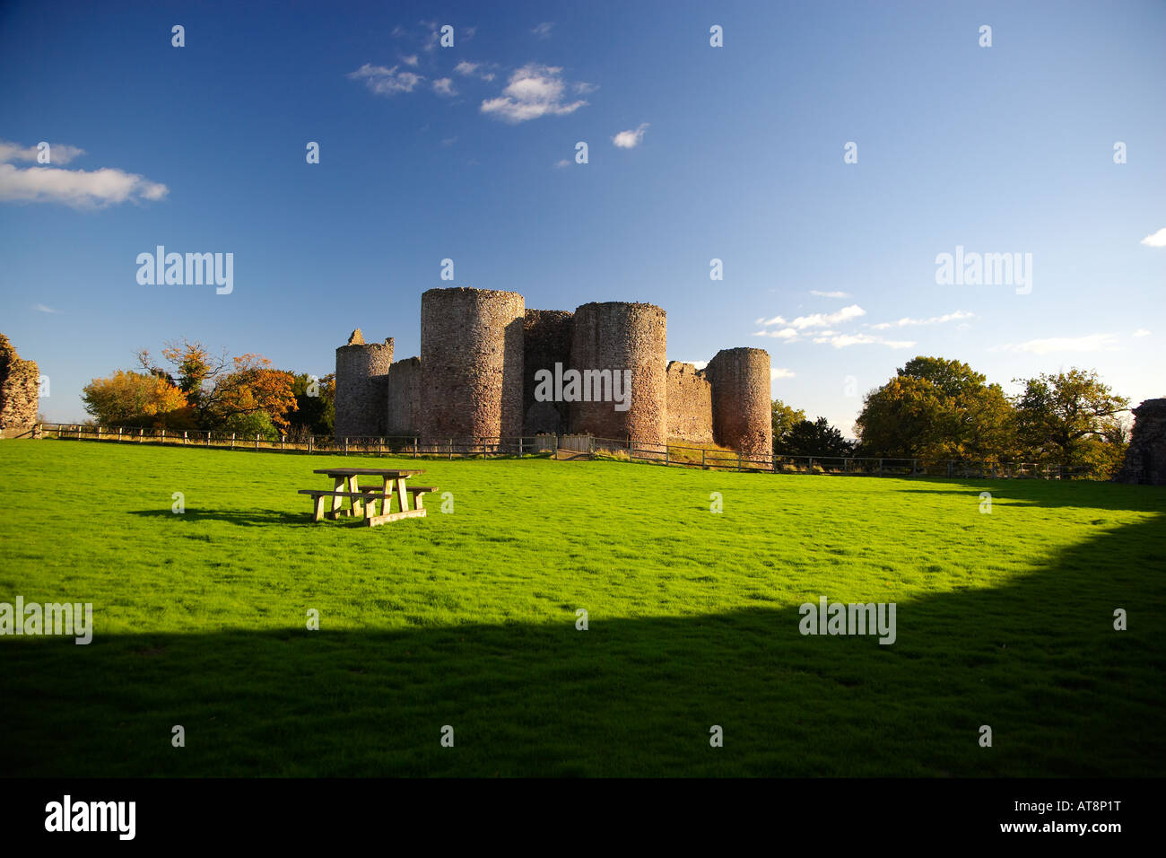 Castle wales ruins building hi-res stock photography and images - Alamy