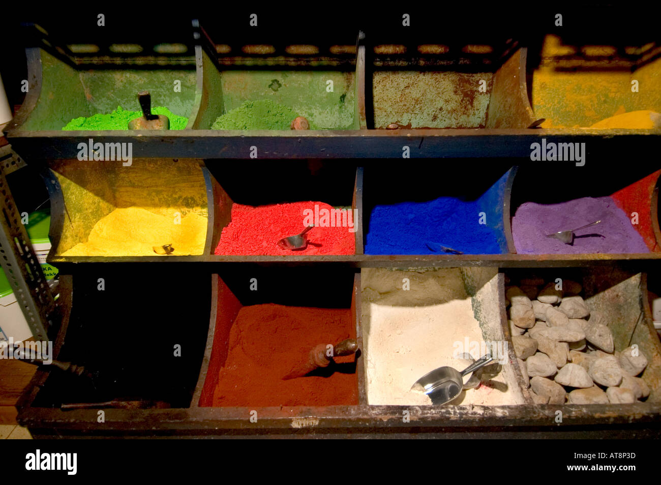 Paintshop hi-res stock photography and images - Alamy
