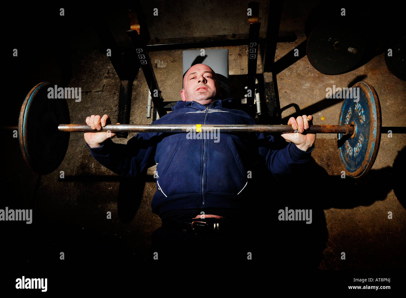 pic martin phelps 18 02 08 reporter nick devizes weightlifter vince ...