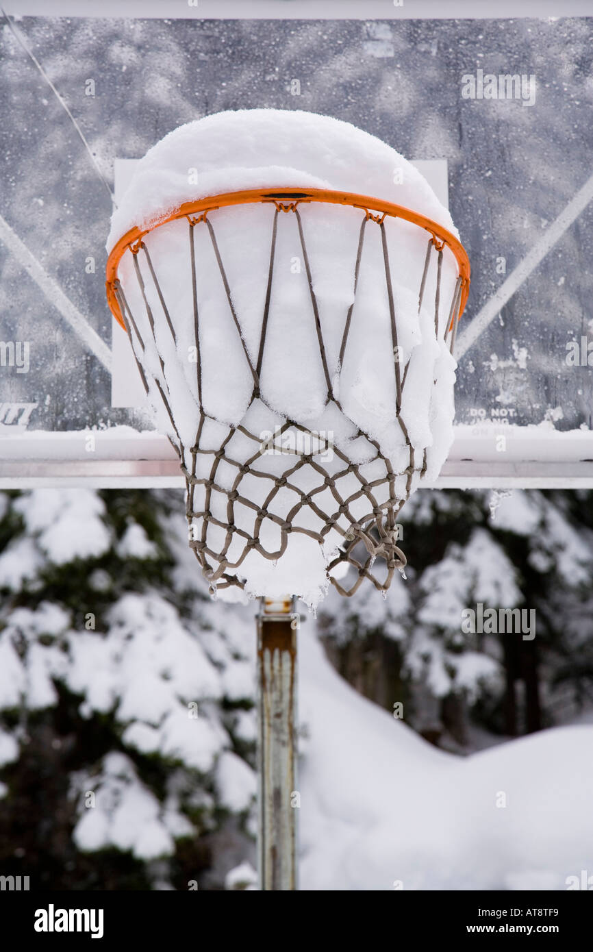 Backyard basketball hoop hi-res stock photography and images - Alamy