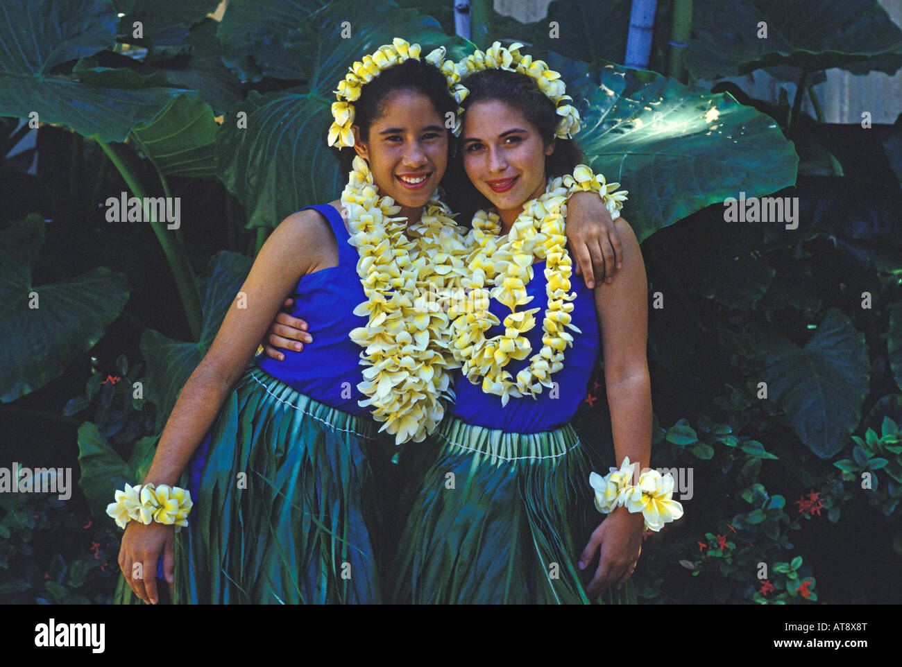 Hawaiian girls girls children hula hi-res stock photography and images ...