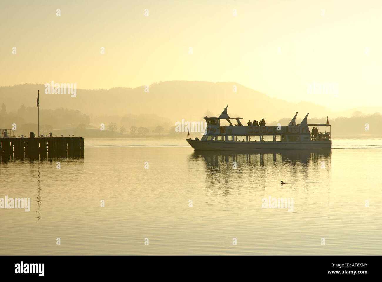 Passenger boat pulling upto the pier at Waterhead, Lake Windermere ...