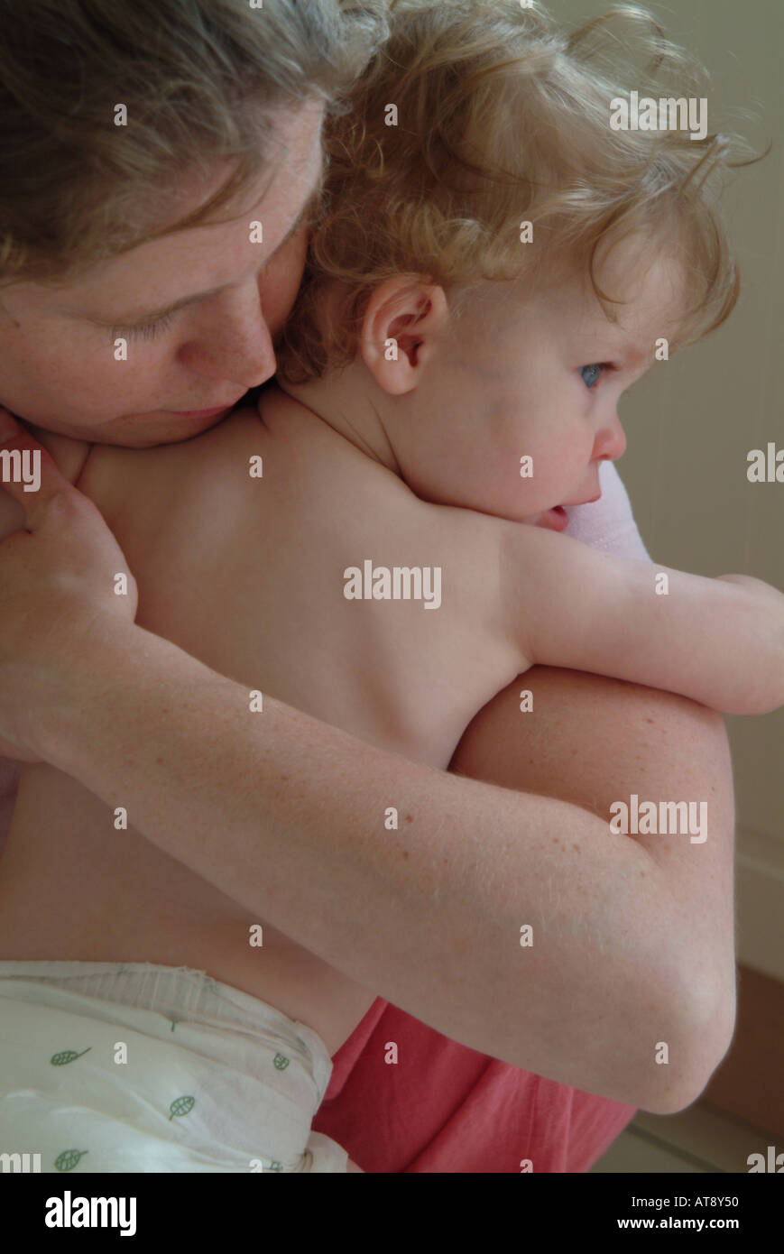 Mother daughter cuddle close up hi-res stock photography and images - Alamy