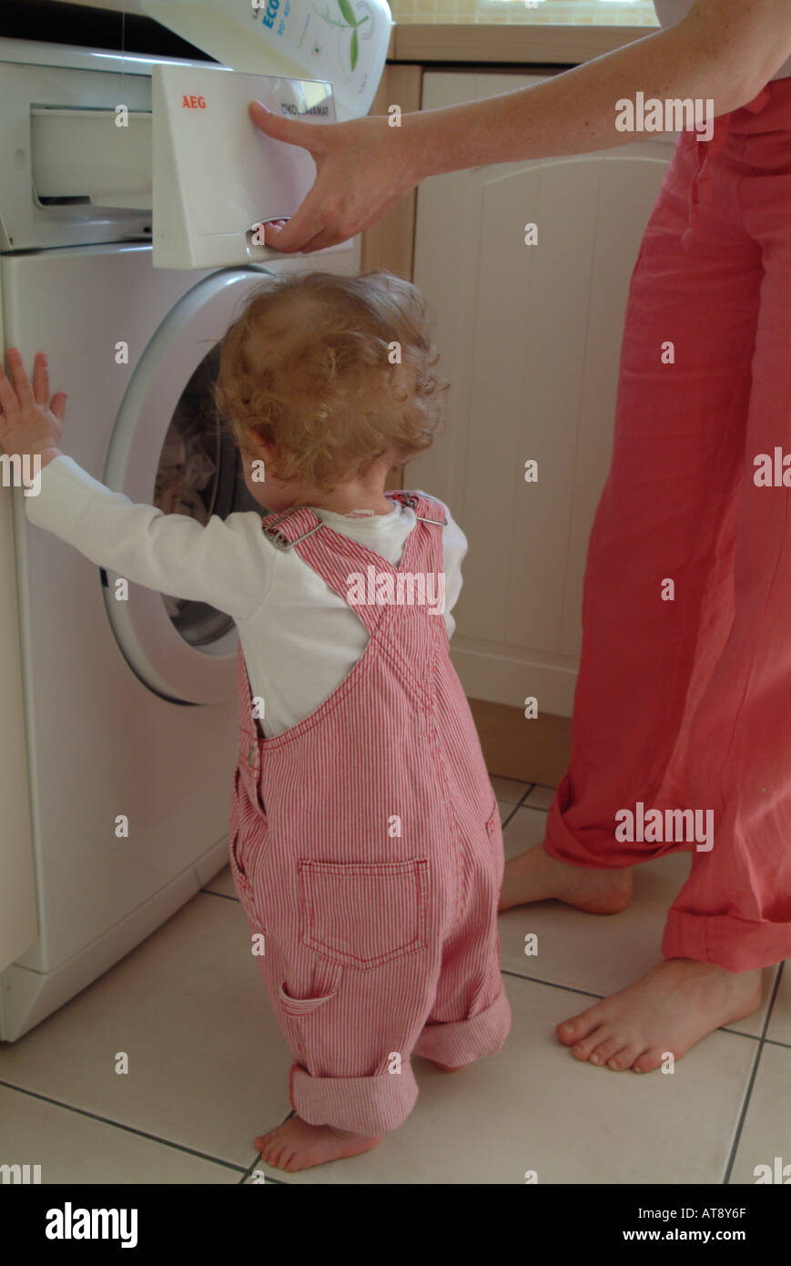 Mum and children housework hi-res stock photography and images - Alamy