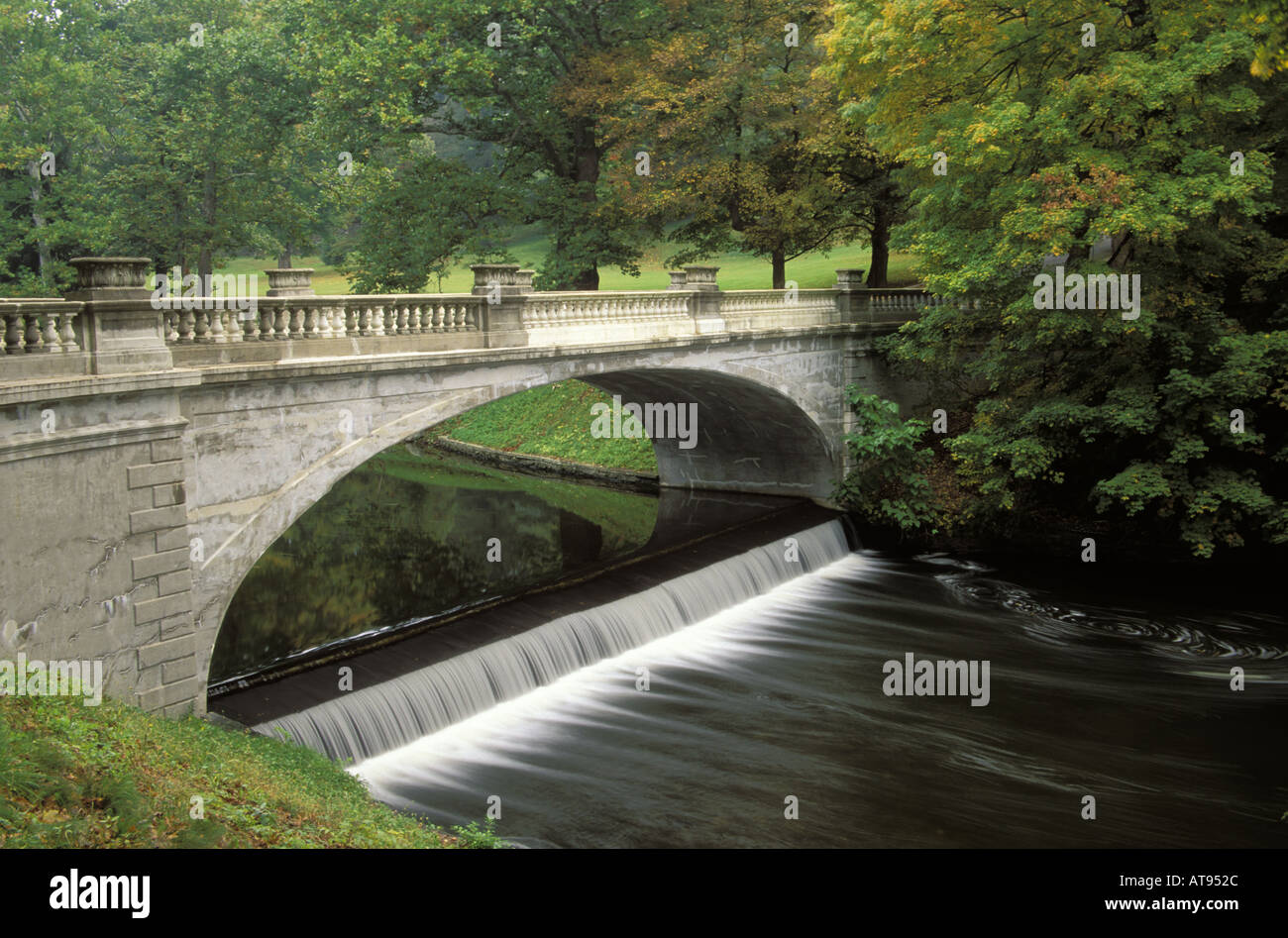 White bridge over crum elbow creek hi-res stock photography and images ...