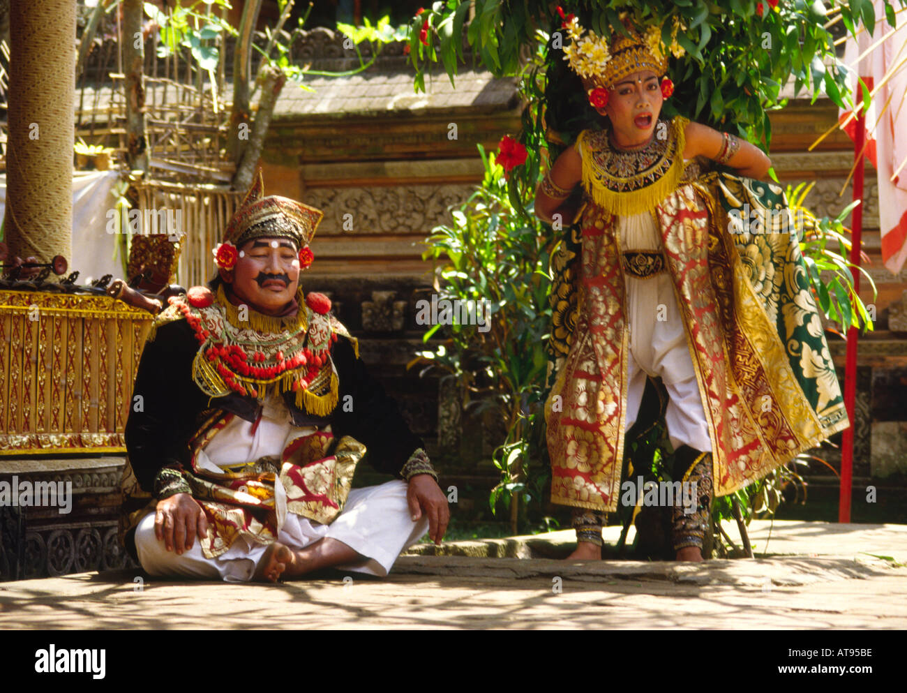 Dance performance gamelan hi-res stock photography and images - Alamy