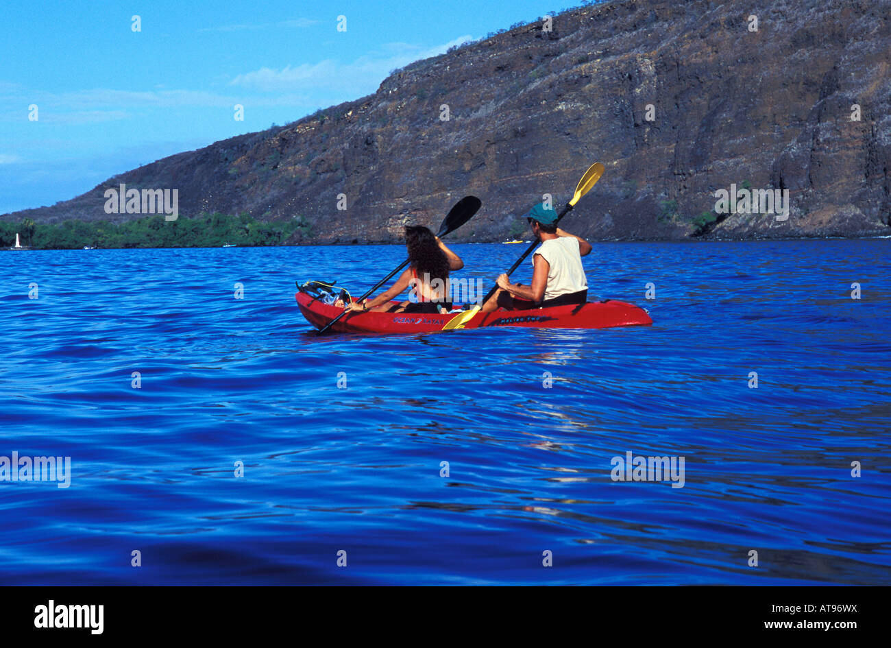 Kayaking to the Captain Cook Monument, Kealakekua Bay Stock Photo - Alamy