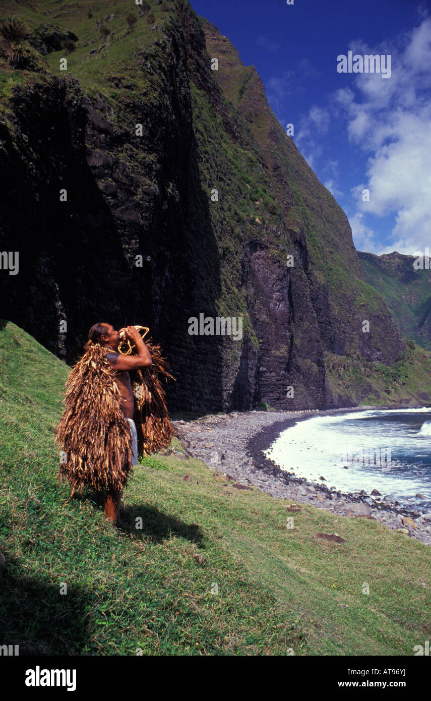 Hawaiian conch blower hi-res stock photography and images - Alamy
