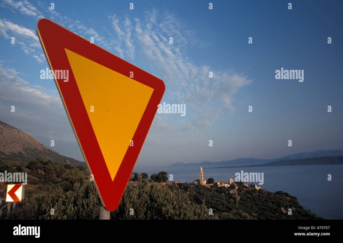 Prioritise symbol traffic sign hi-res stock photography and images - Alamy Prioritise symbol traffic sign hi-res stock photography and images - Alamy