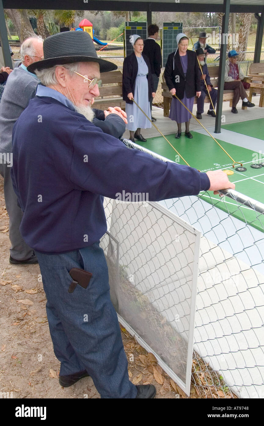 Amish activities at their winter quarters at Pinecraft Village Sarasota ...