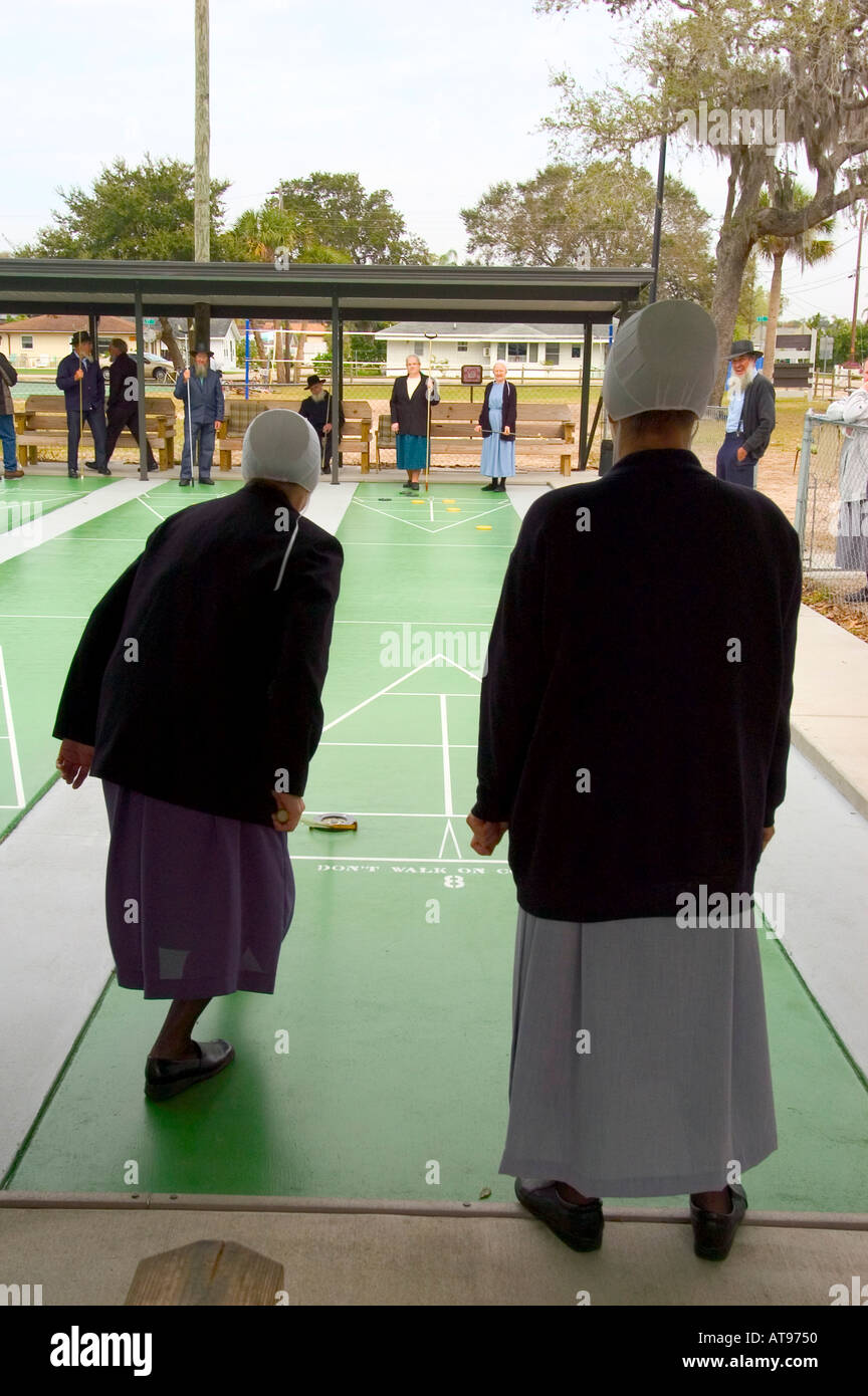 Amish activities at their winter quarters at Pinecraft Village Sarasota ...