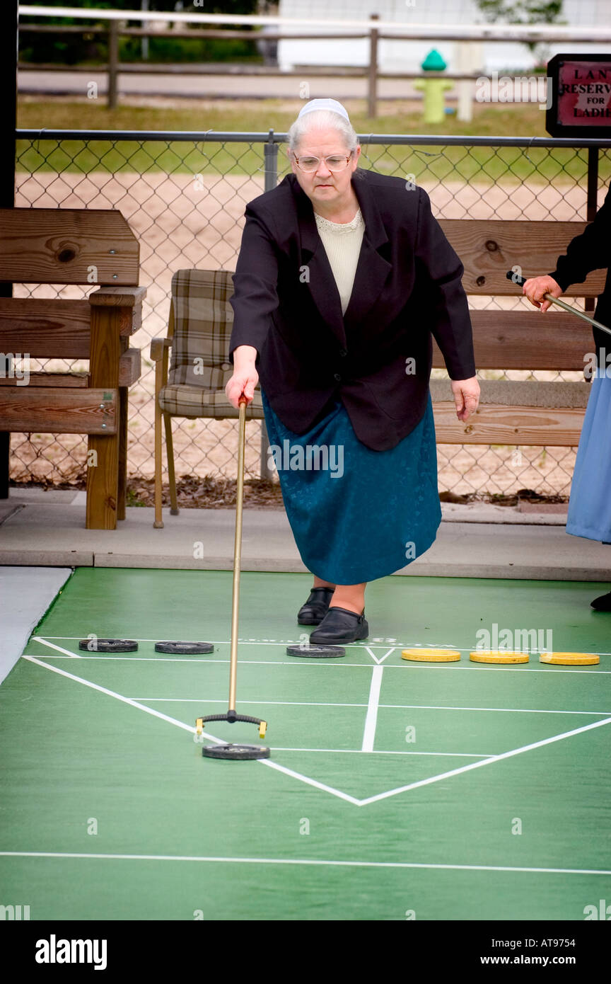 Amish activities at their winter quarters at Pinecraft Village Sarasota ...