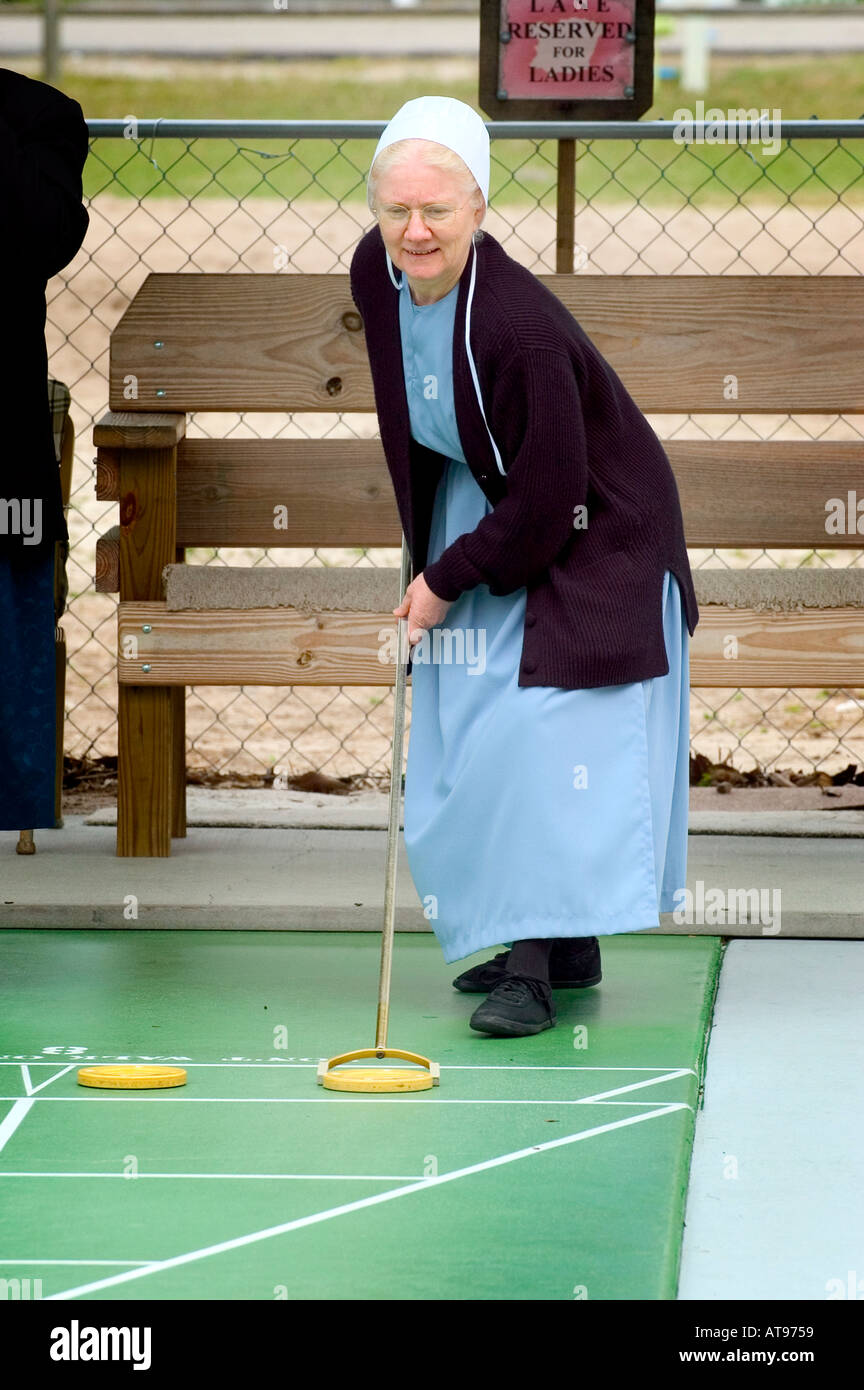 Amish activities at their winter quarters at Pinecraft Village Sarasota ...