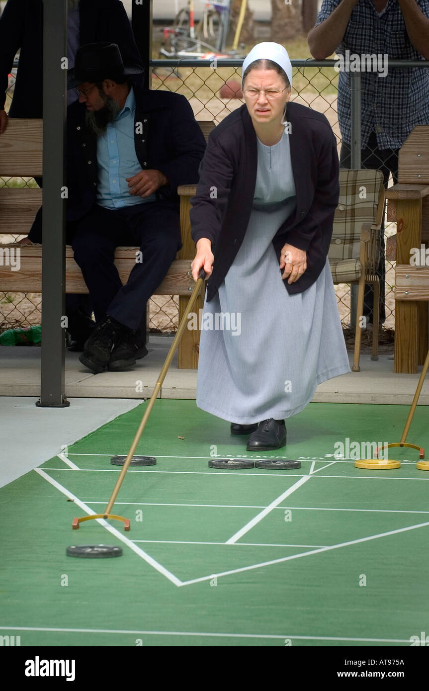 Amish activities at their winter quarters at Pinecraft Village Sarasota ...