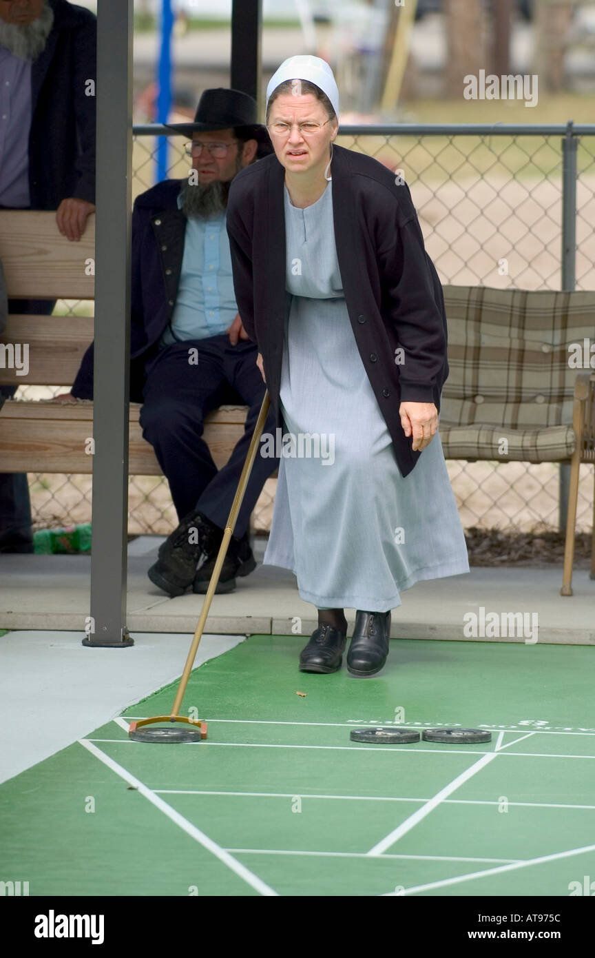 Amish activities at their winter quarters at Pinecraft Village Sarasota ...