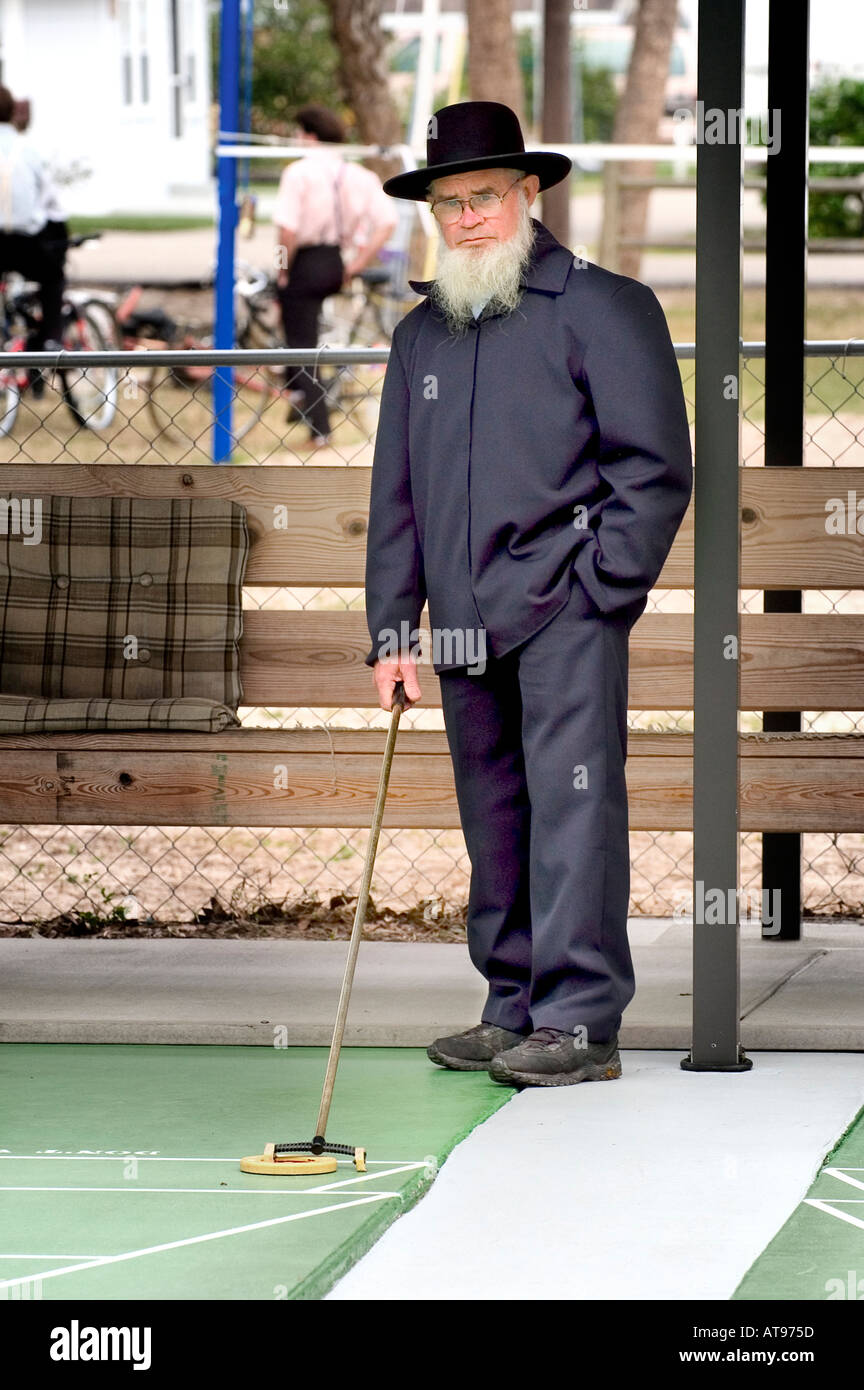 Amish activities at their winter quarters at Pinecraft Village Sarasota ...