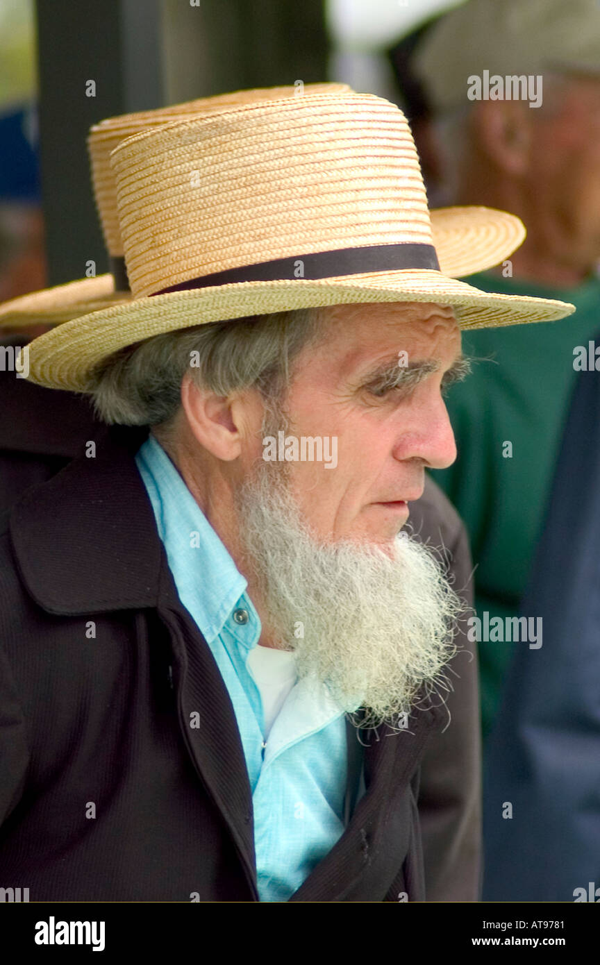 Amish activities at their winter quarters at Pinecraft Village Sarasota ...