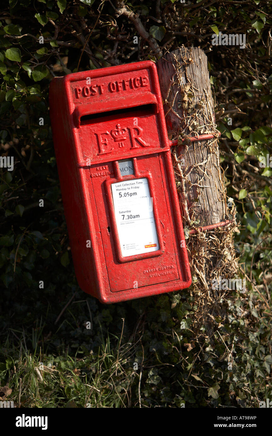 Red post office hi-res stock photography and images - Alamy