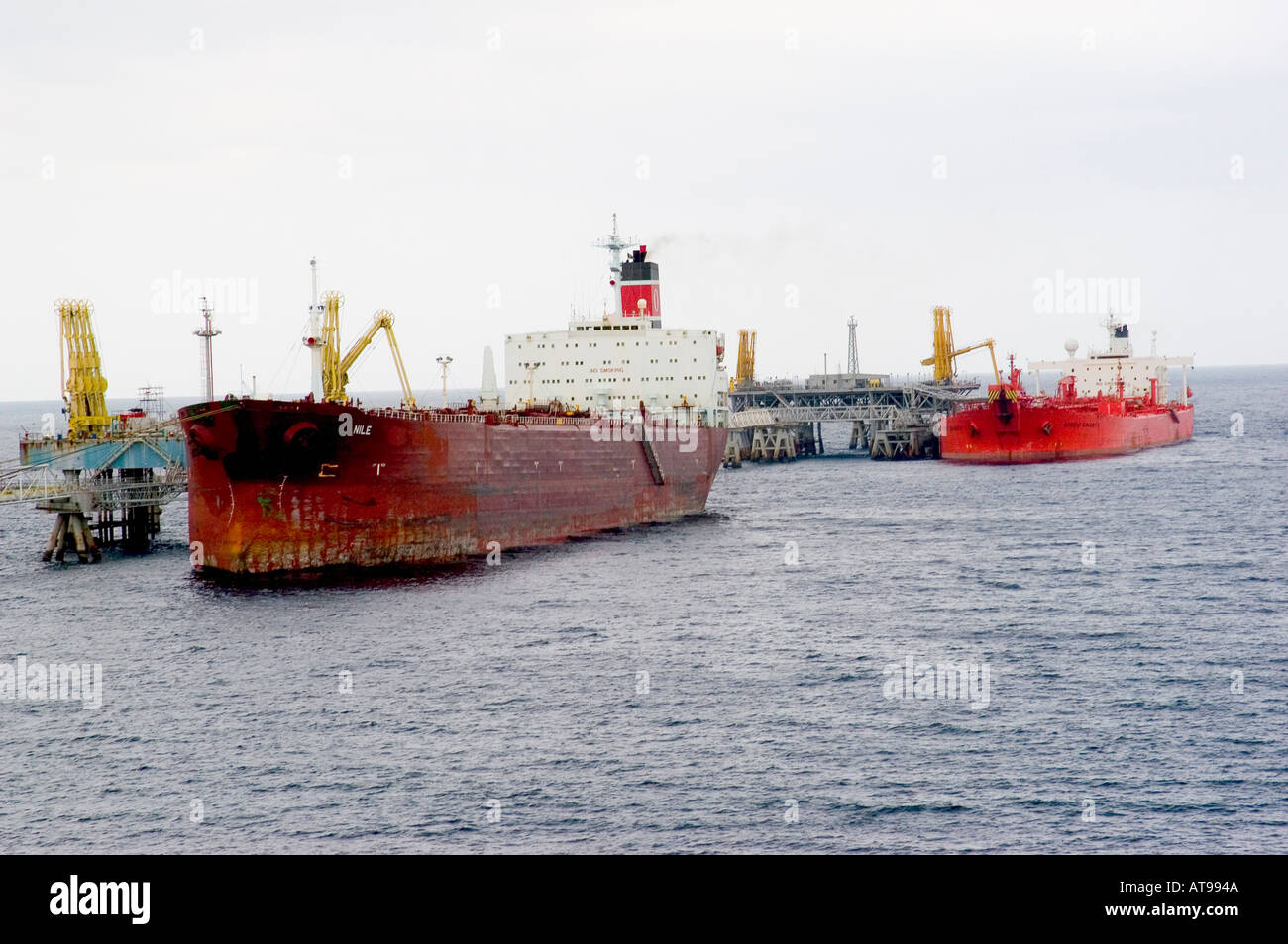 Oil ships hi-res stock photography and images - Alamy