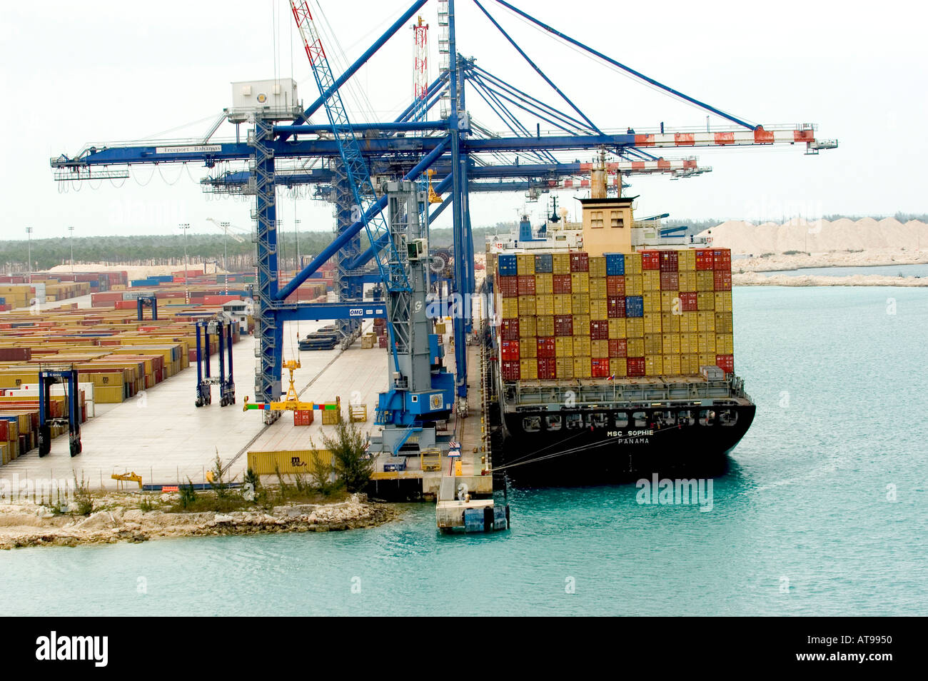 Offload Cargo Stock Photos & Offload Cargo Stock Images - Alamy