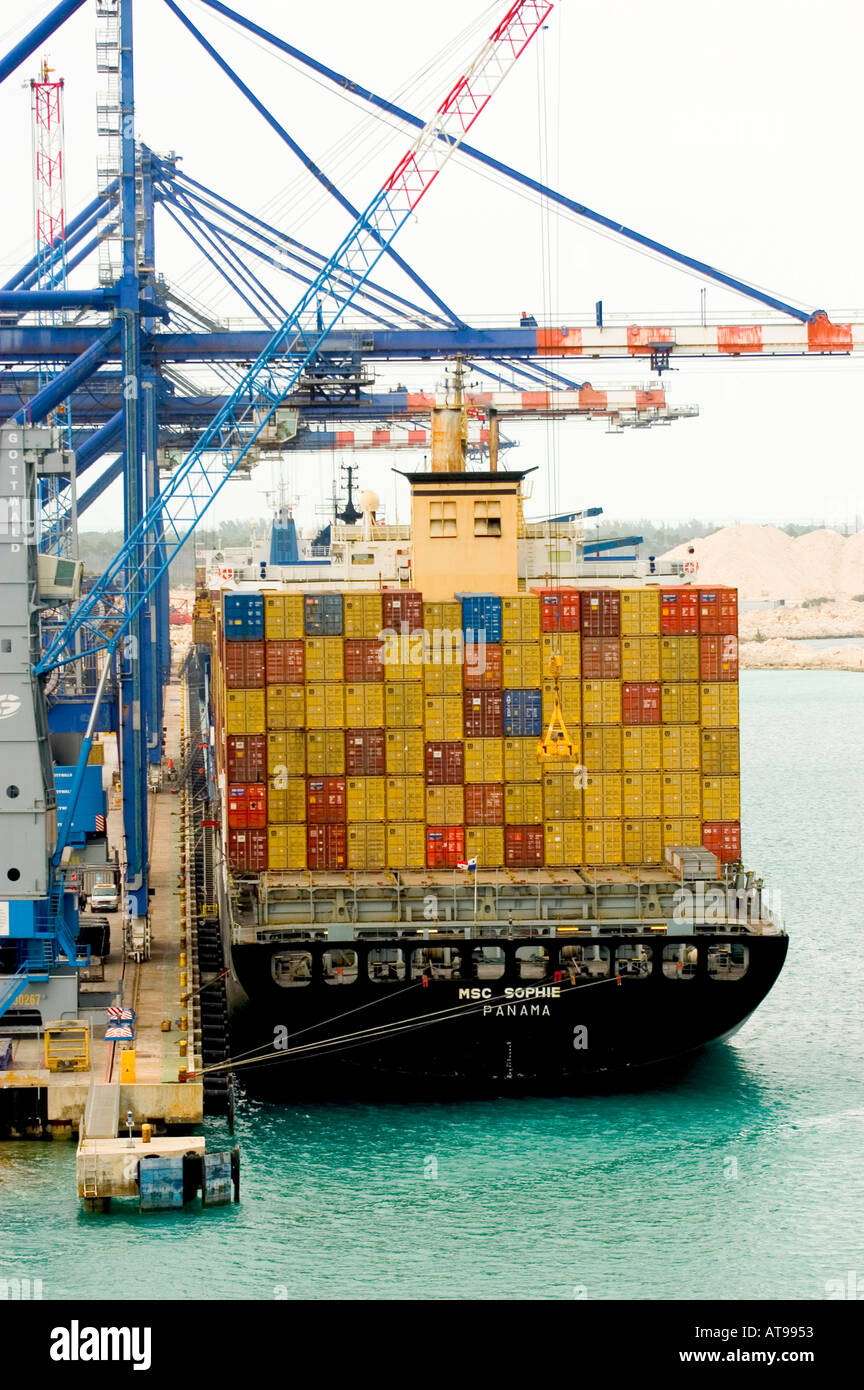 Offload Cargo Stock Photos & Offload Cargo Stock Images - Alamy