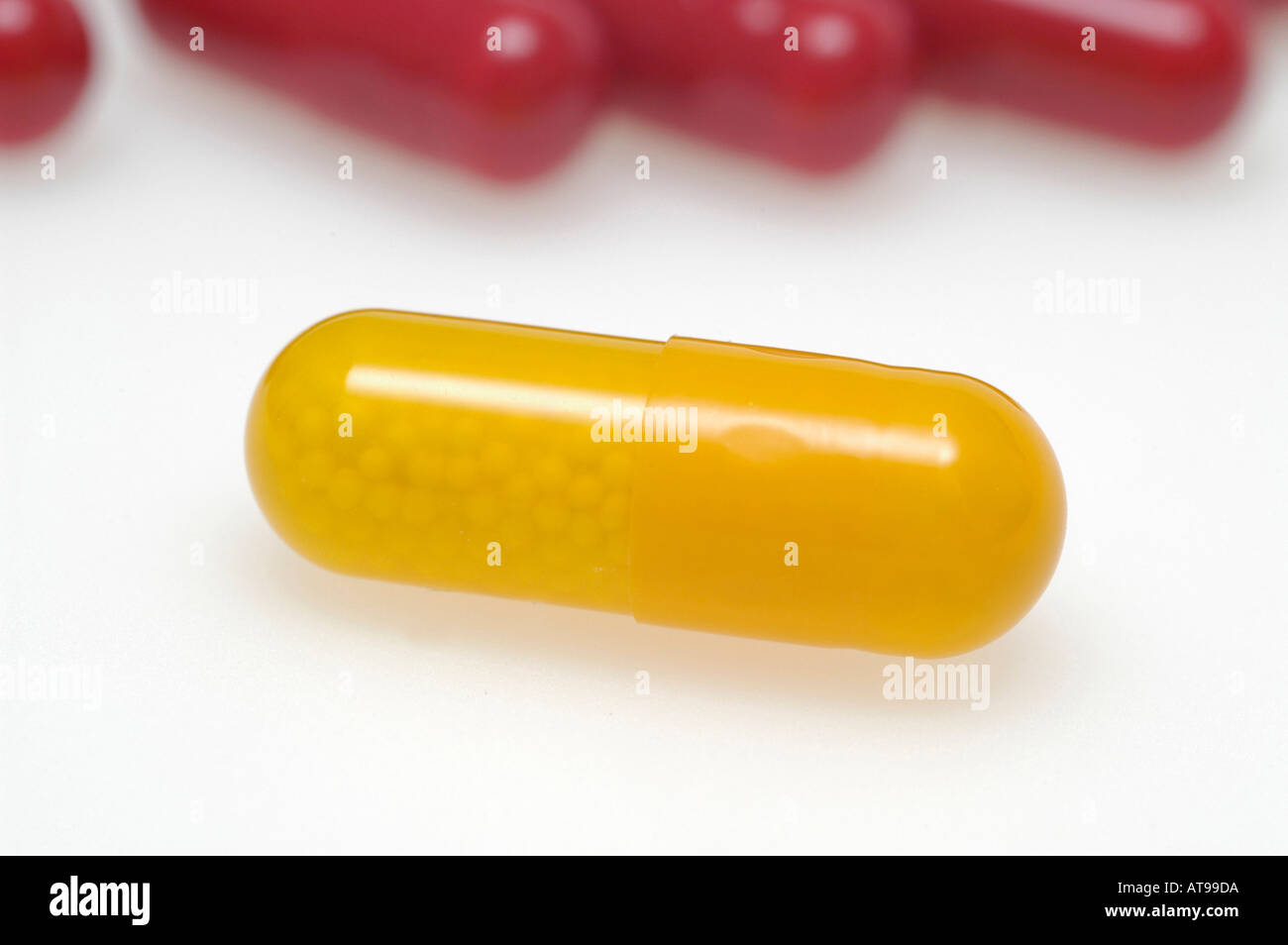 Pill symbol hi-res stock photography and images - Alamy