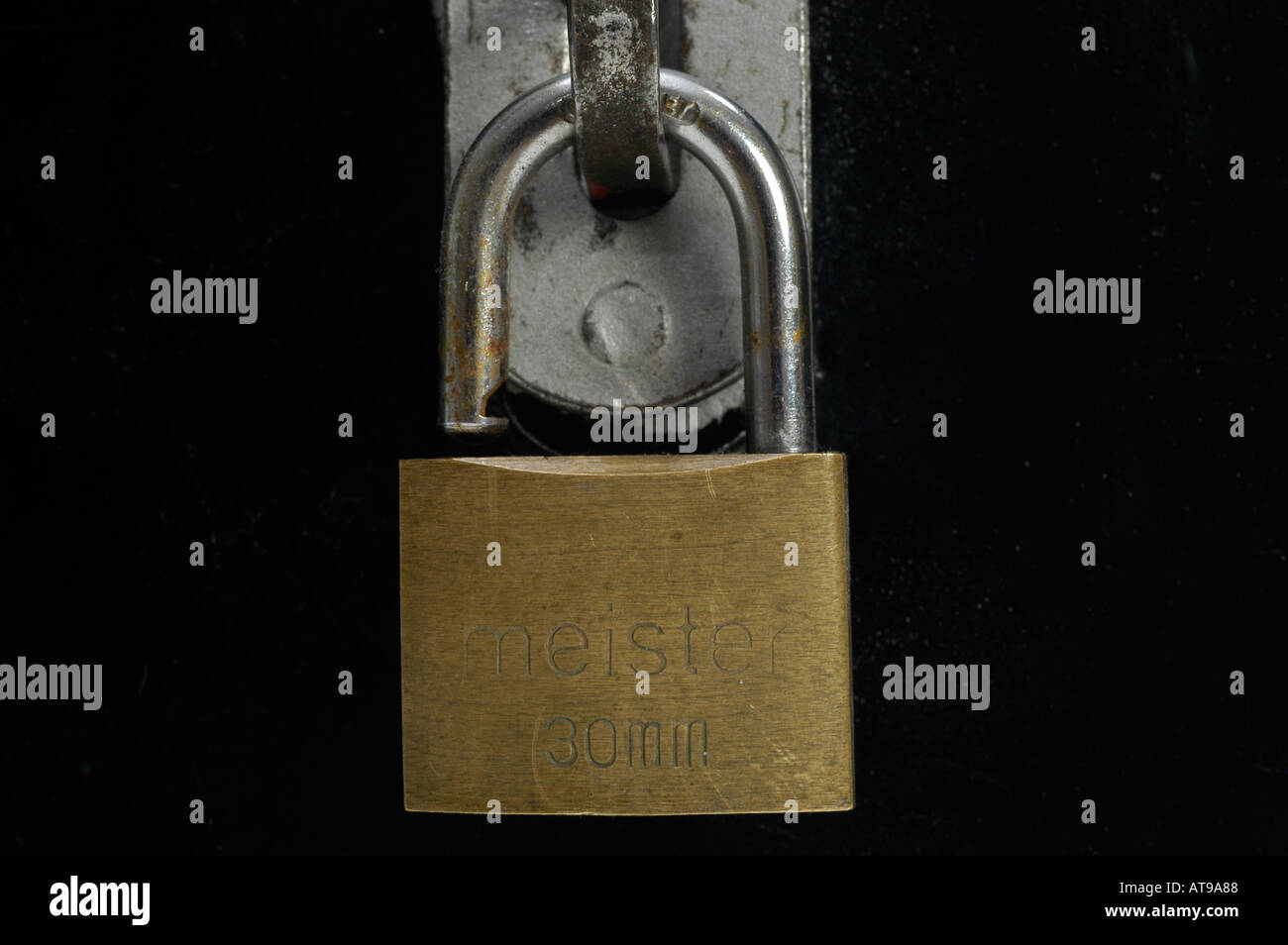 Money padlock symbol hi-res stock photography and images - Alamy