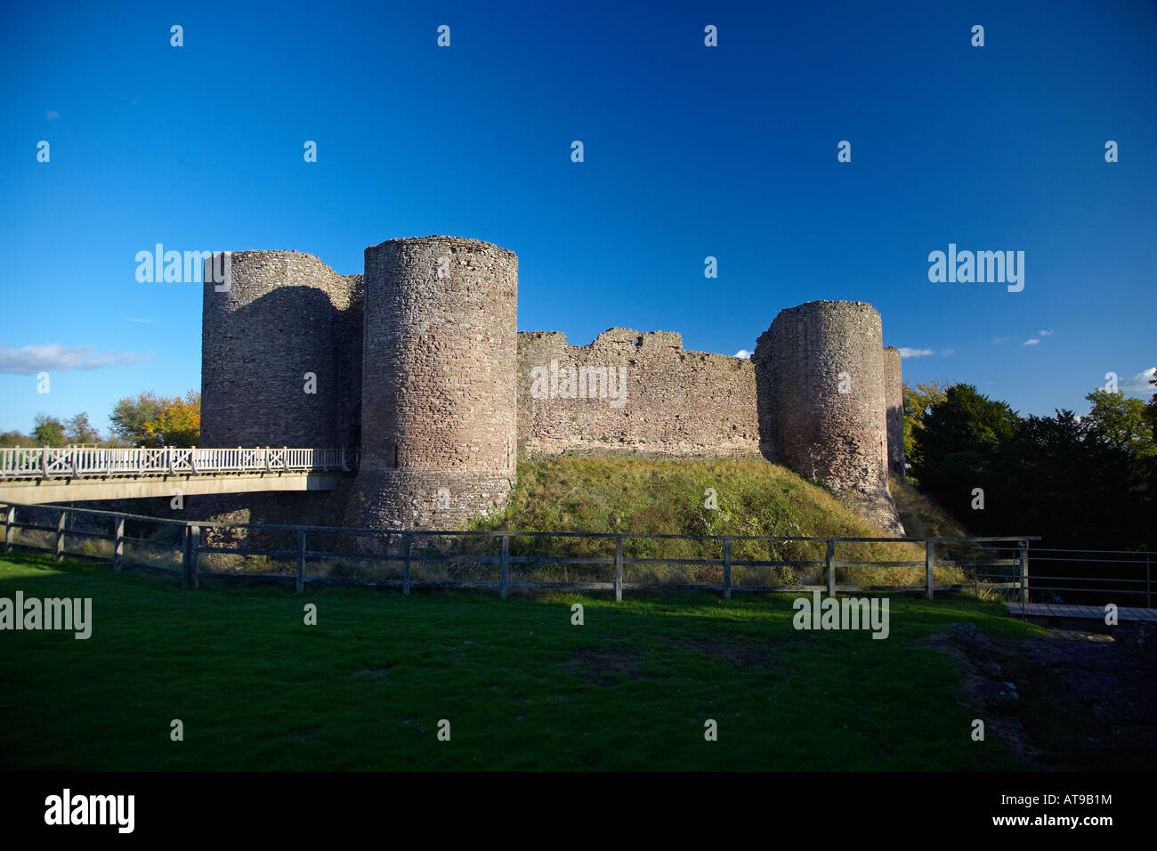 Castle wales ruins building hi-res stock photography and images - Alamy