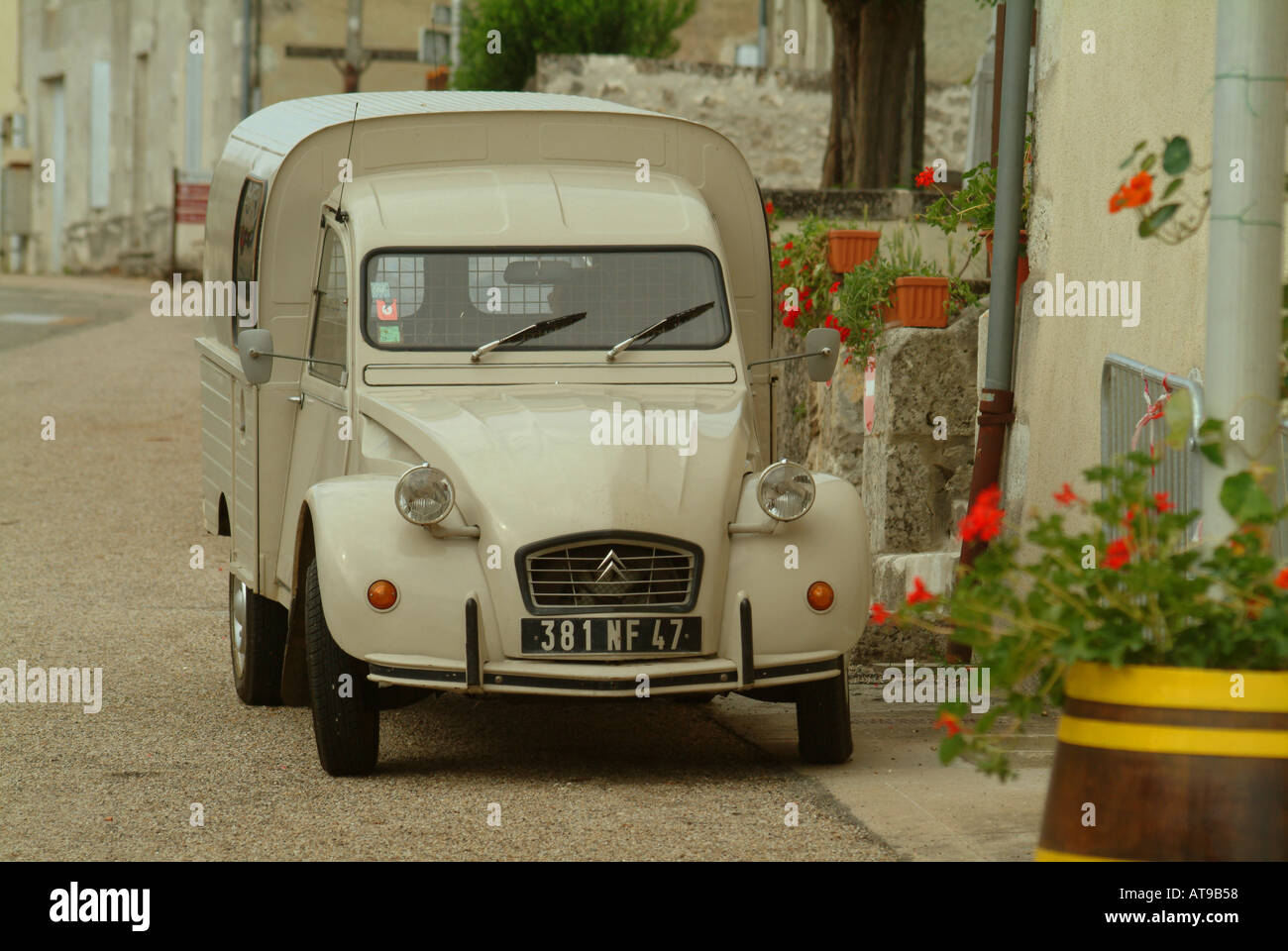 st foy la grandeMBF1219 france Citroen 2CV van in typical french ...