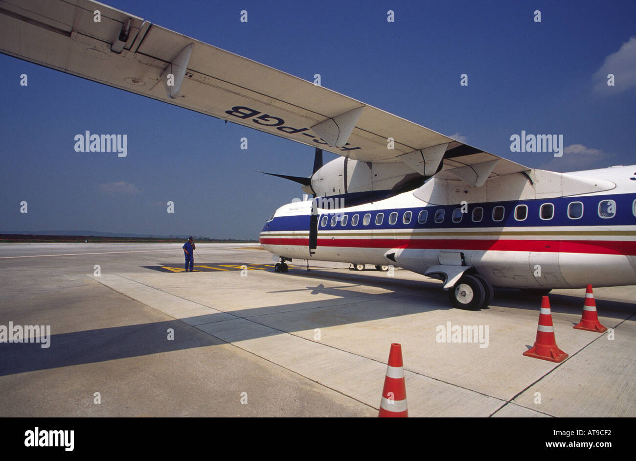 Propeller aeroplanes hi-res stock photography and images - Alamy