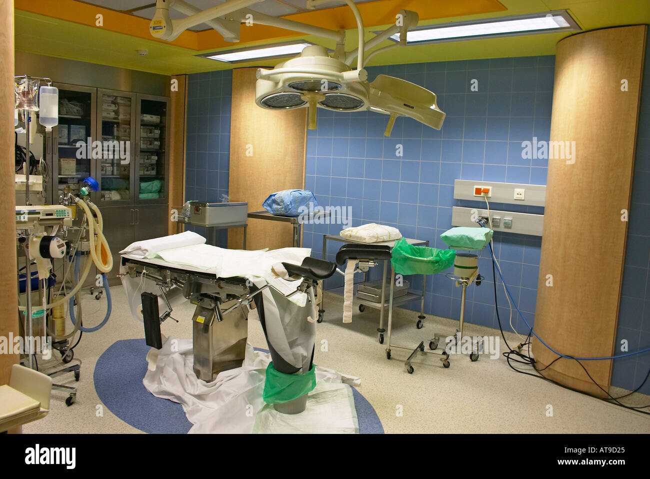 Labour room hi-res stock photography and images - Alamy