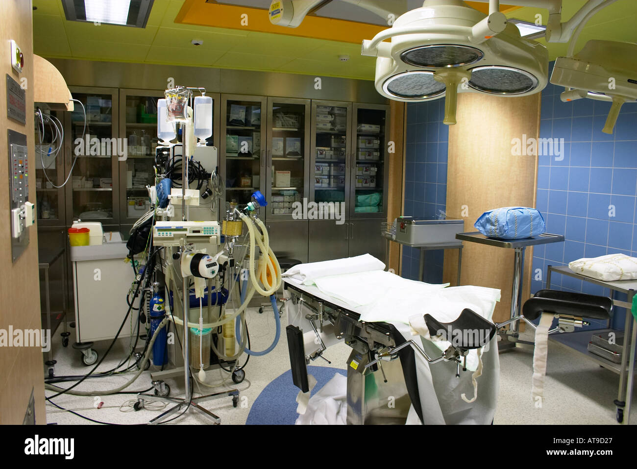 Labour room hi-res stock photography and images - Alamy