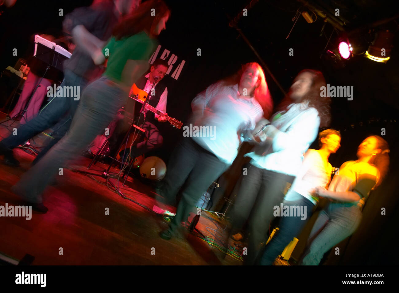 young people dancing Stock Photo - Alamy