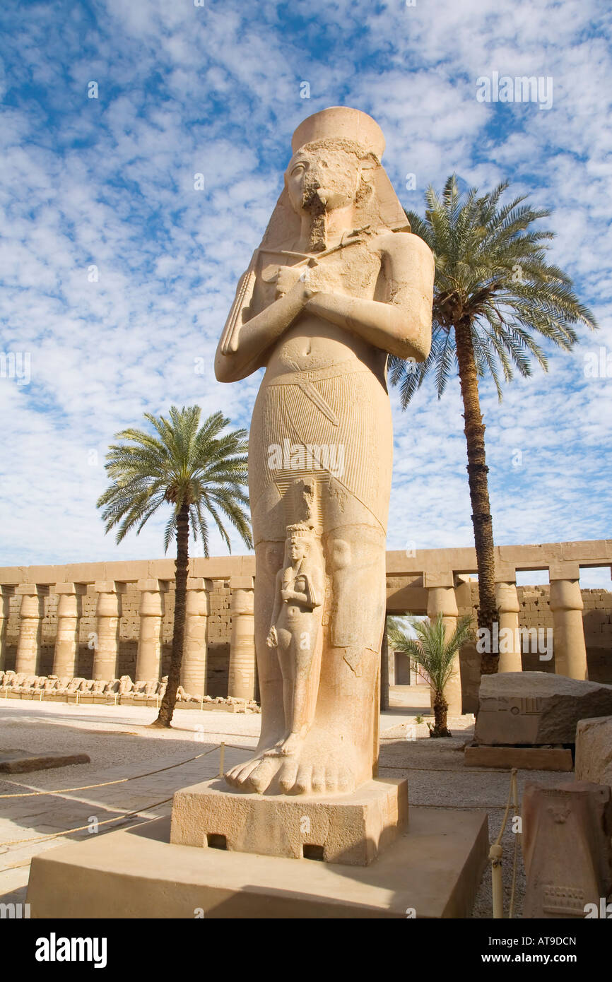 Colossus statue of Ramses II and daughter Bant Anta in Karnak Temple ...
