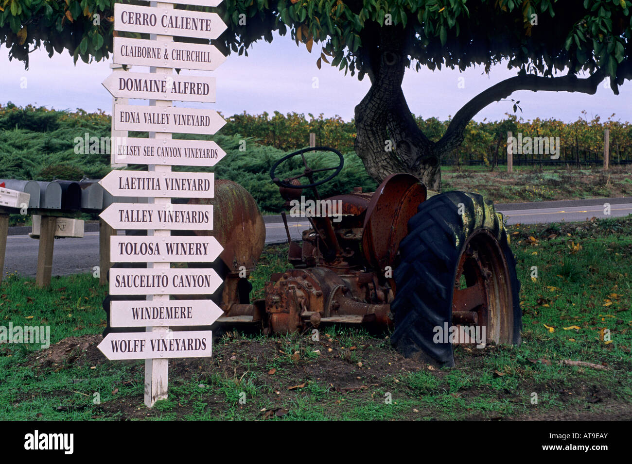 Winery signs directions hi-res stock photography and images - Alamy