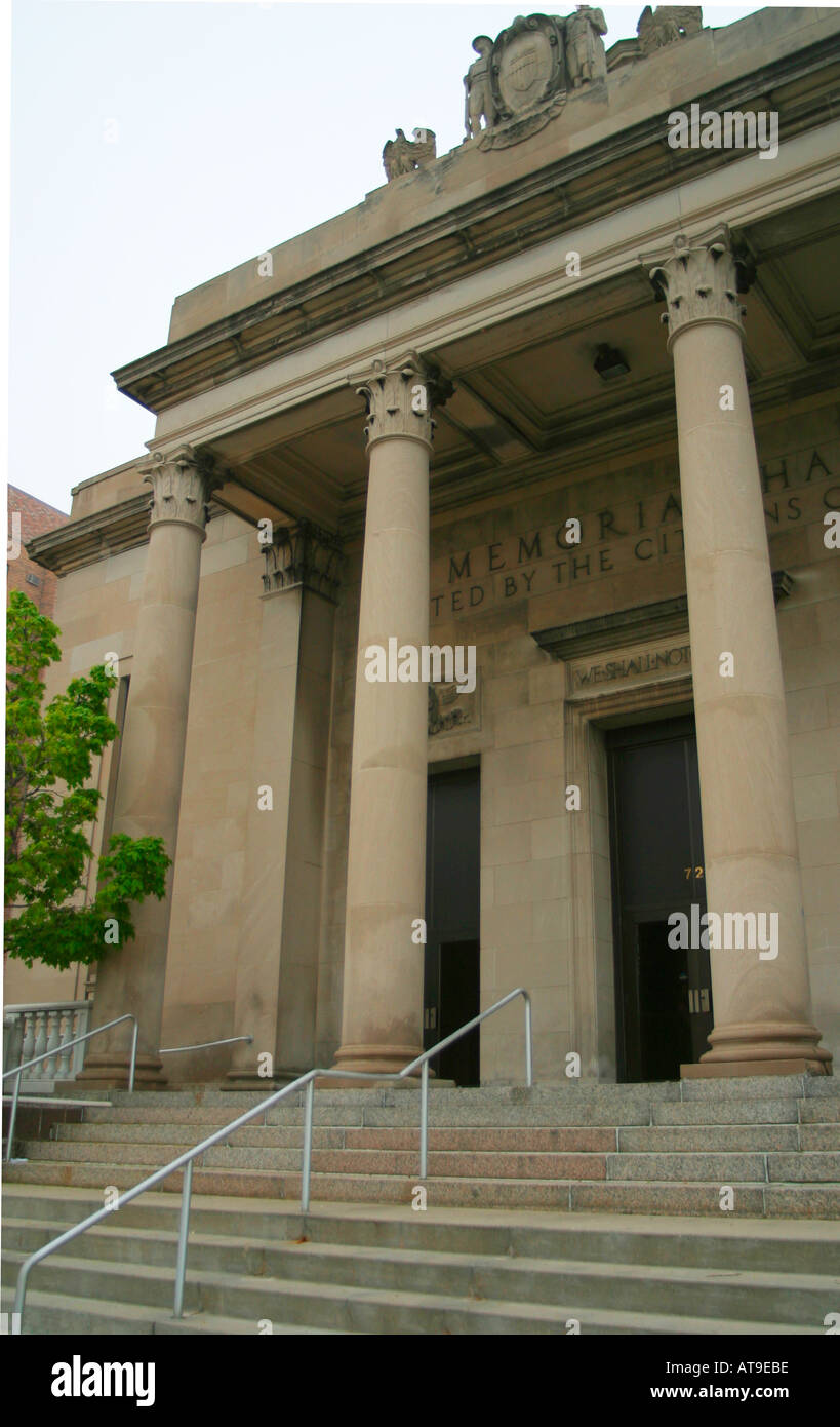Stately columns on Memorial Hall in Racine Wisconsin Stock Photo - Alamy