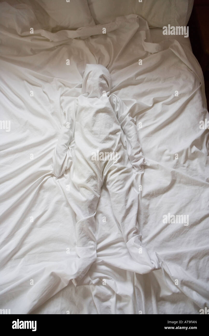 Dead body under sheet hi-res stock photography and images - Alamy