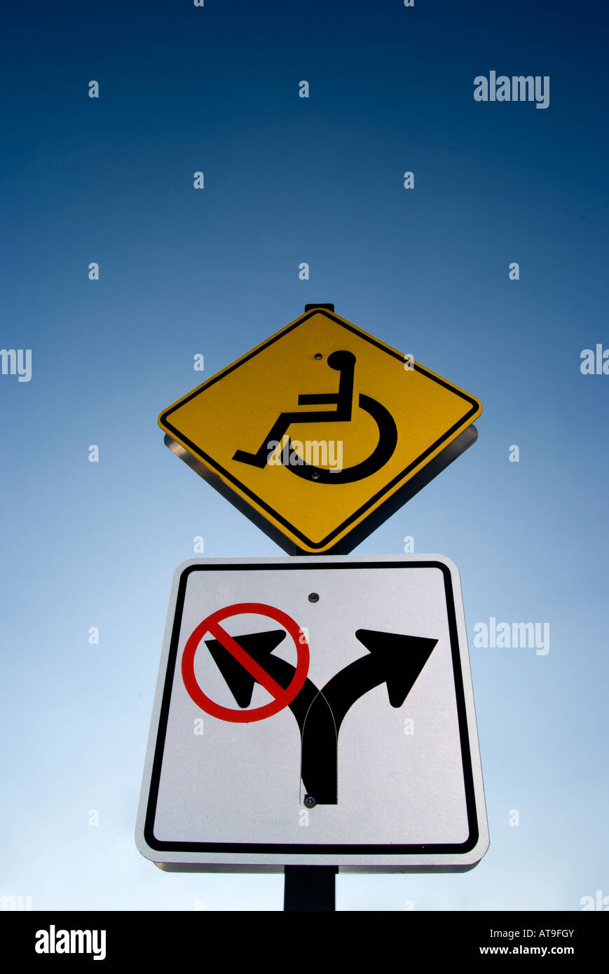 No wheelchair access sign hi-res stock photography and images - Alamy