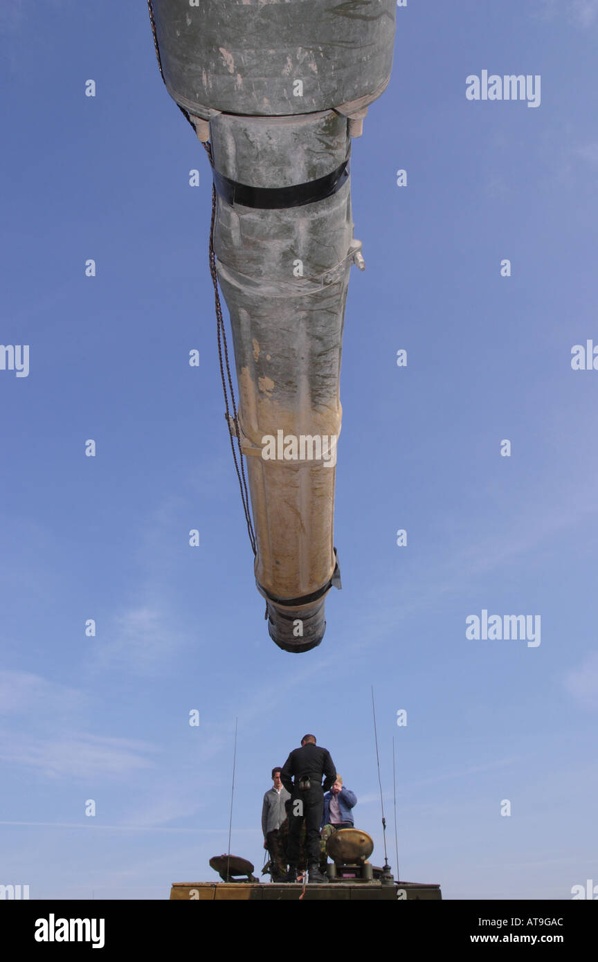 Tank gun barrel Challenger tank Stock Photo - Alamy