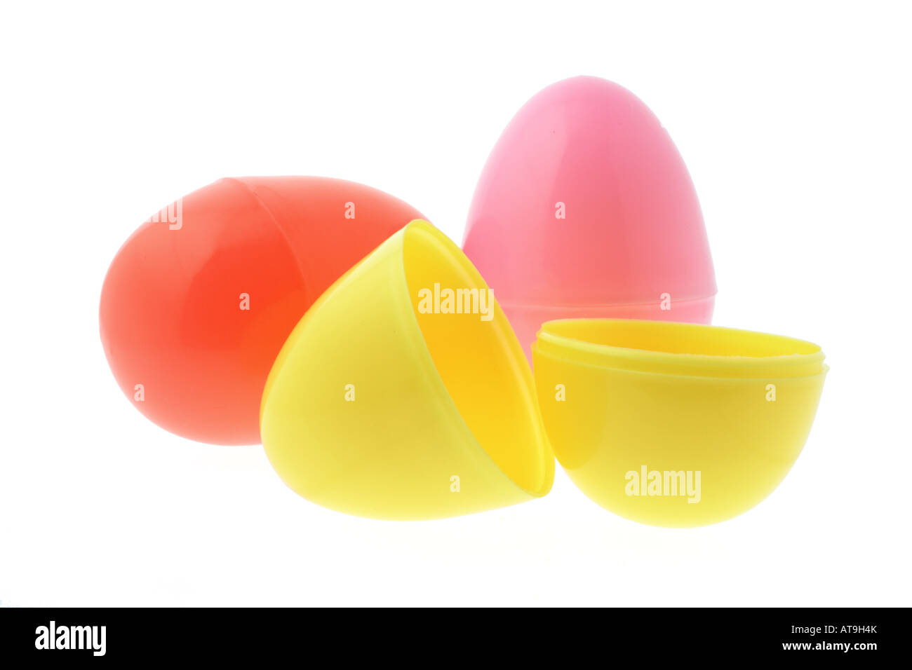 Colourful eggshells hi-res stock photography and images - Alamy