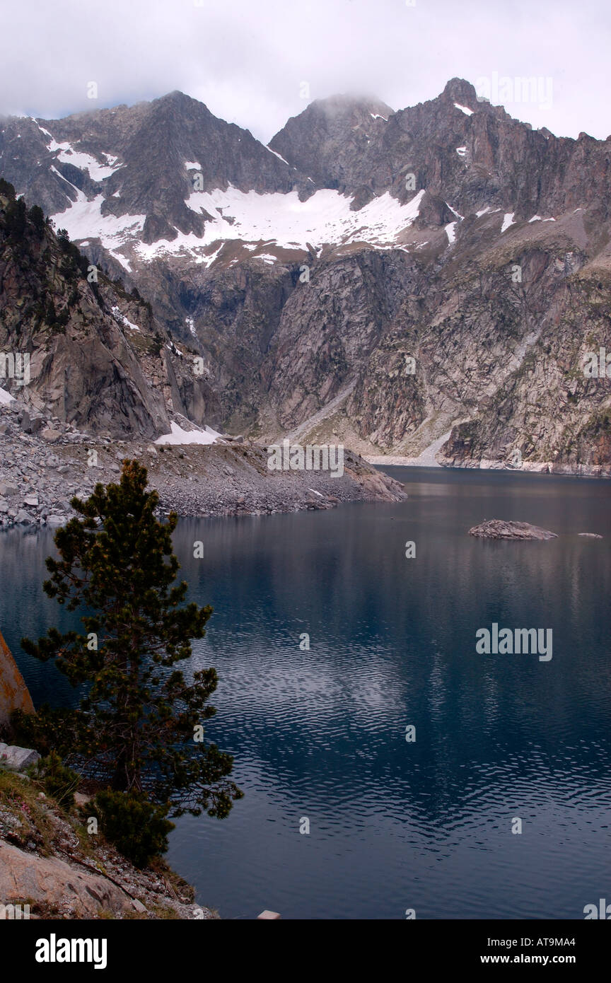 Lac de Cap de Long in the French Pyrenees Stock Photo - Alamy