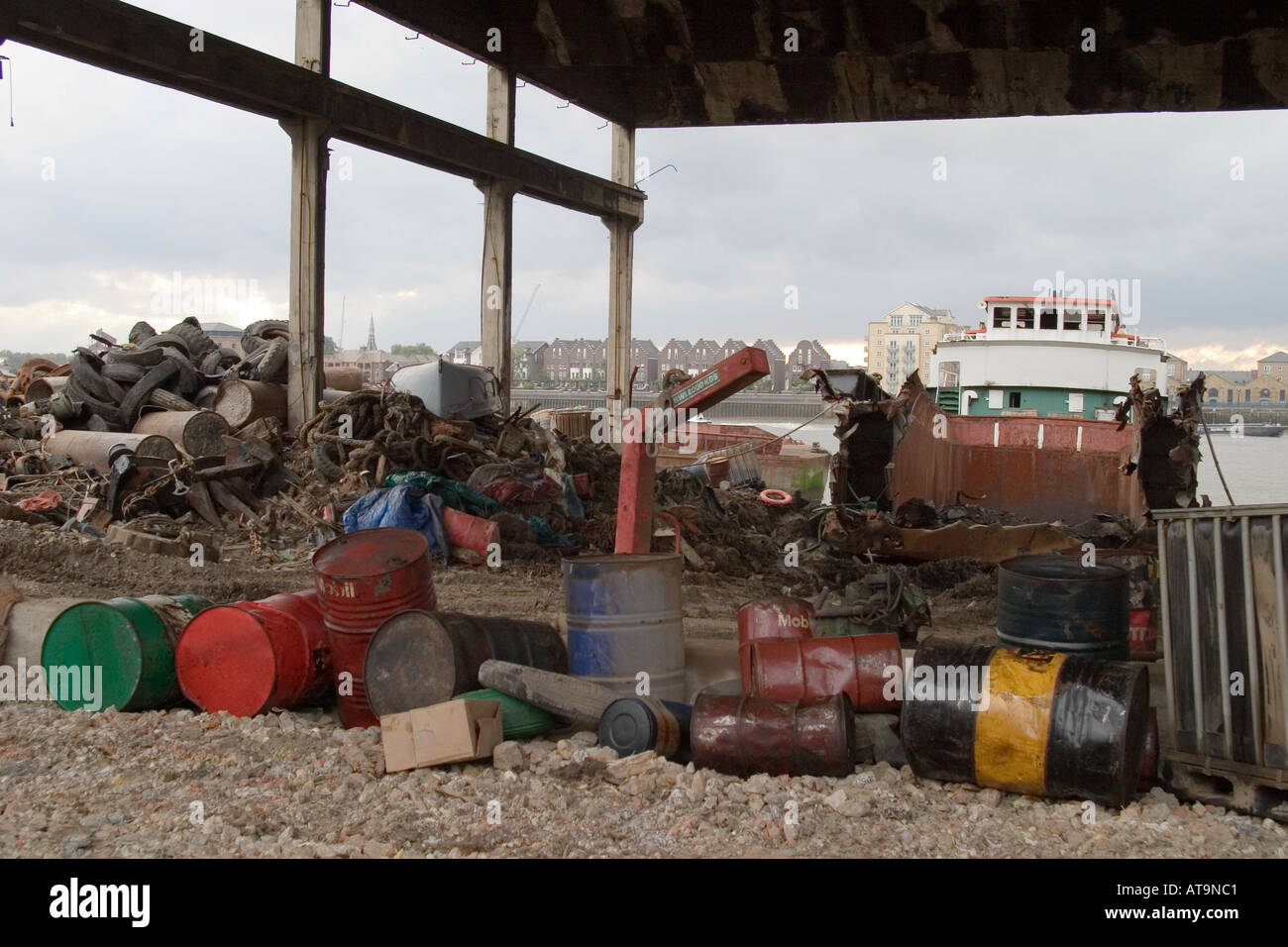 Riverside se10 scrap hi-res stock photography and images - Alamy