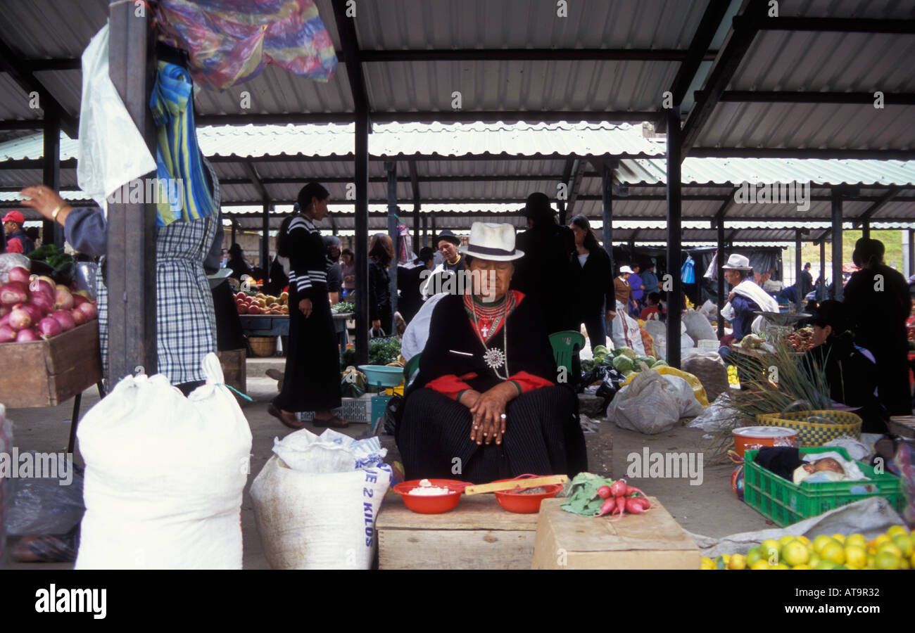 Saraguro indigenous people hi-res stock photography and images - Alamy