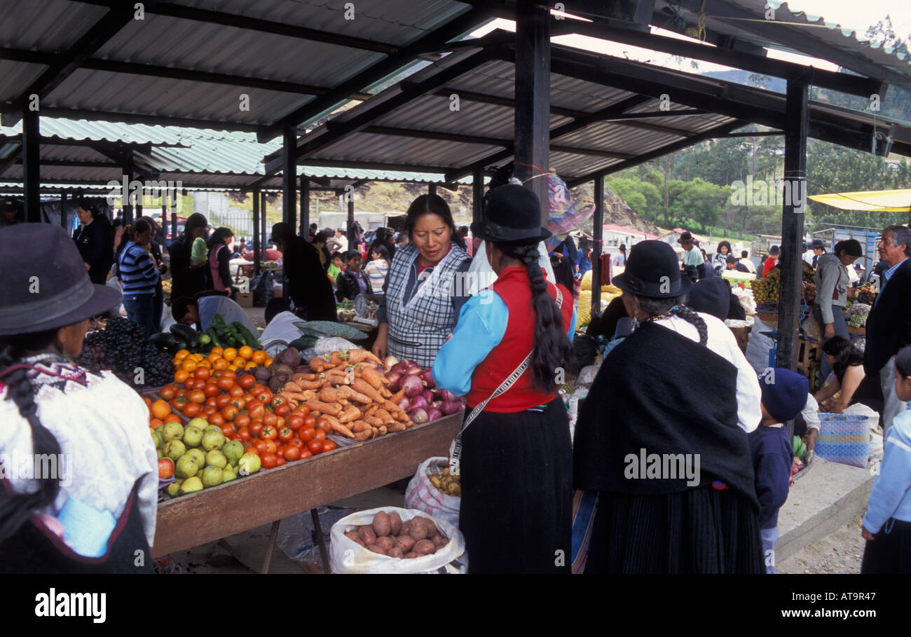 Saraguro indigenous people hi-res stock photography and images - Alamy