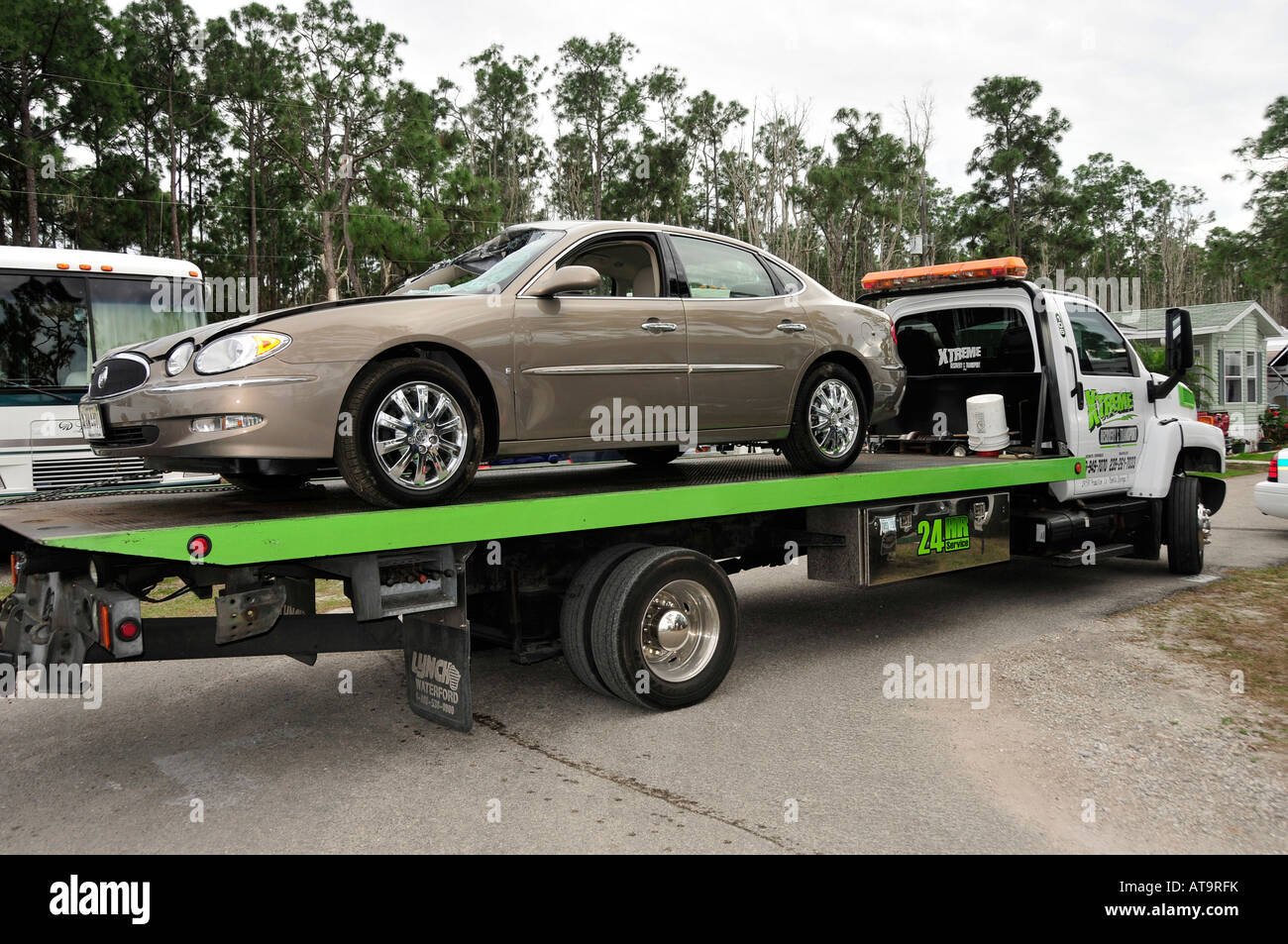 Tow truck clears accident scene of automobile Stock Photo - Alamy